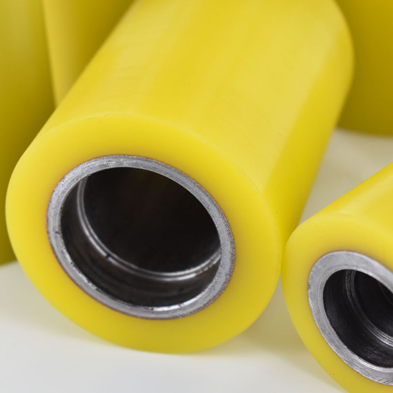 Polyurethane lining for metal cylinders